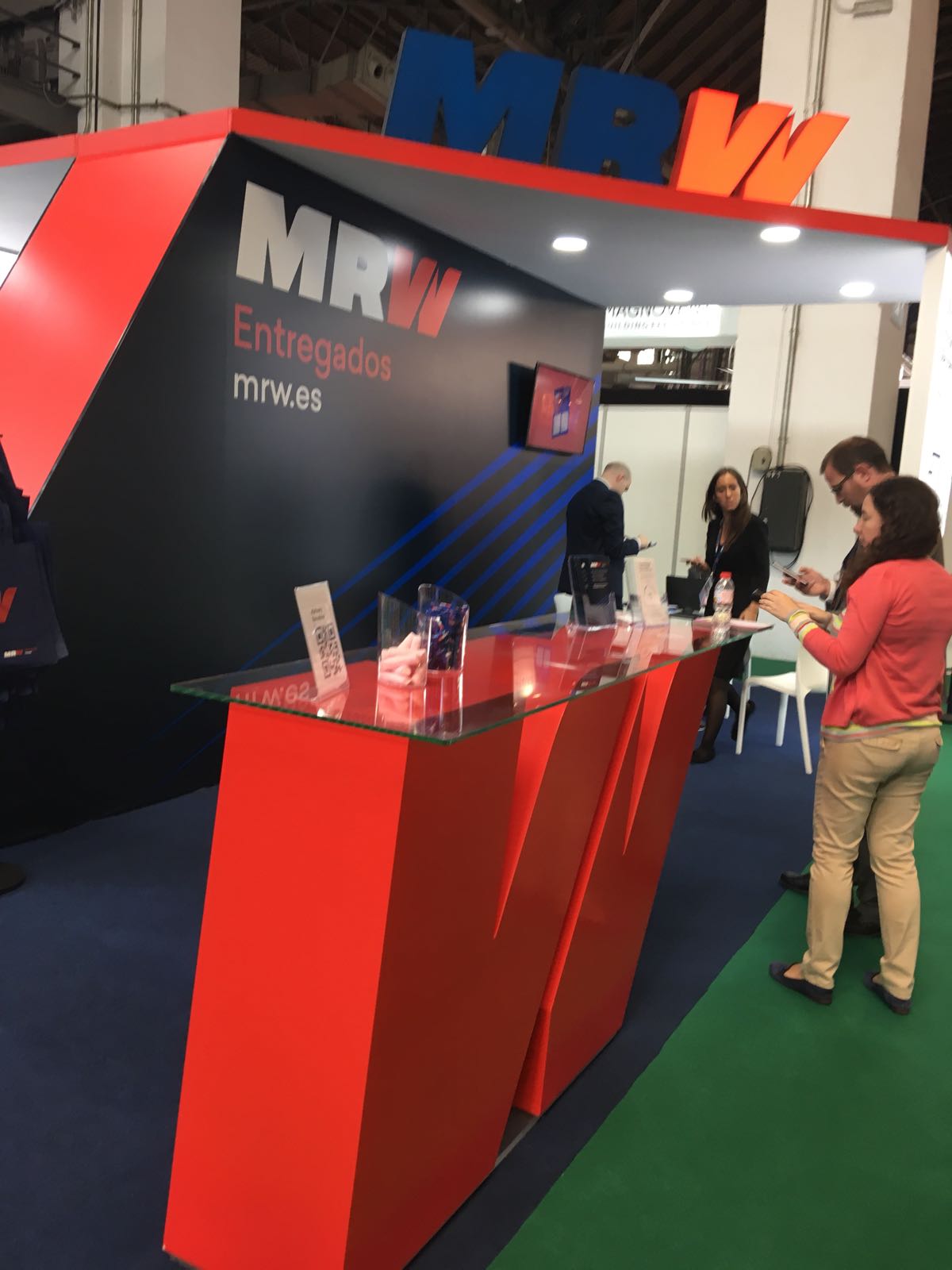 MRW - Stand en eDelivery Barcelona - MT Mobiltraç Branding